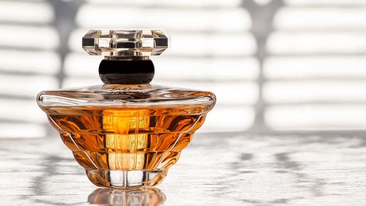 List Of Must Try Perfumes For Teenage Girls In 2021 » StylesXP